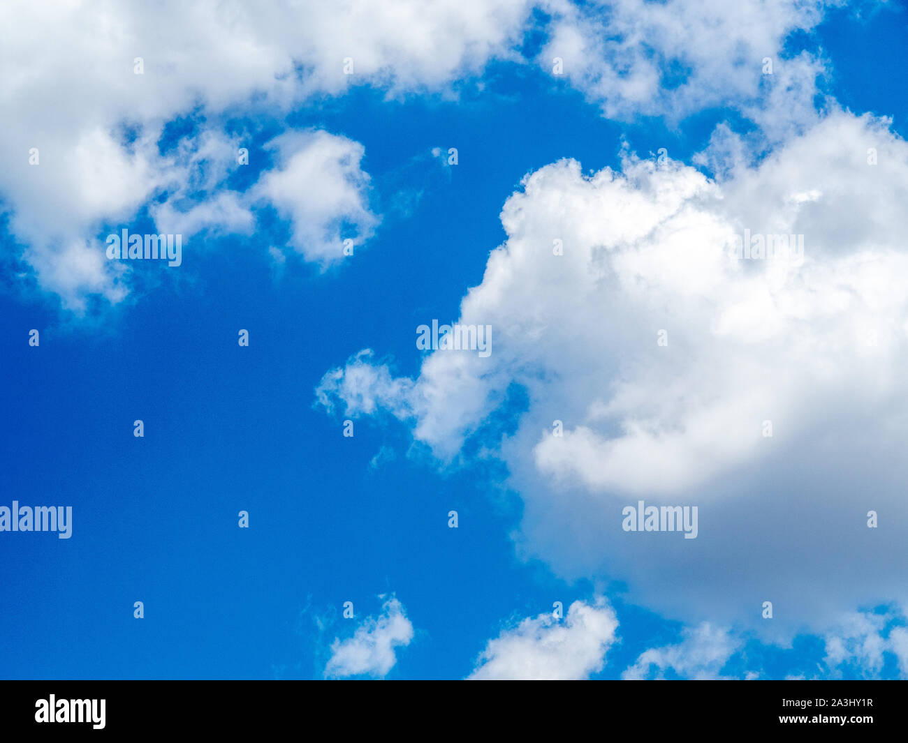 Vibrant blue sky with fluffy white clouds over Texas Stock Photo - Alamy