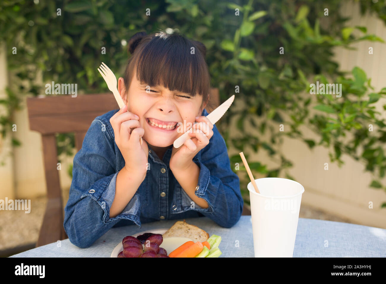 Eating utensils horizontal hi-res stock photography and images - Alamy