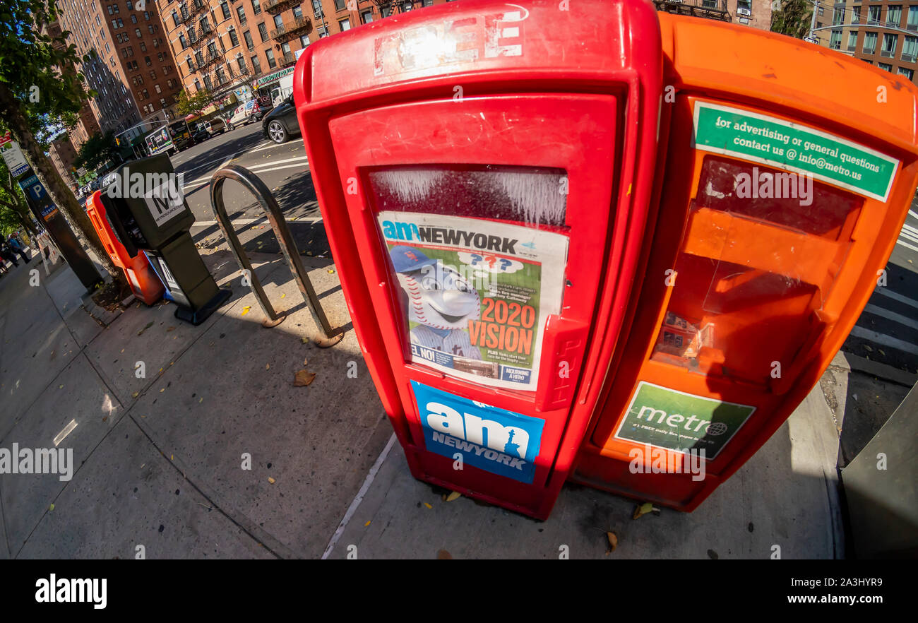 Newspaper distribution box hi-res stock photography and images - Alamy