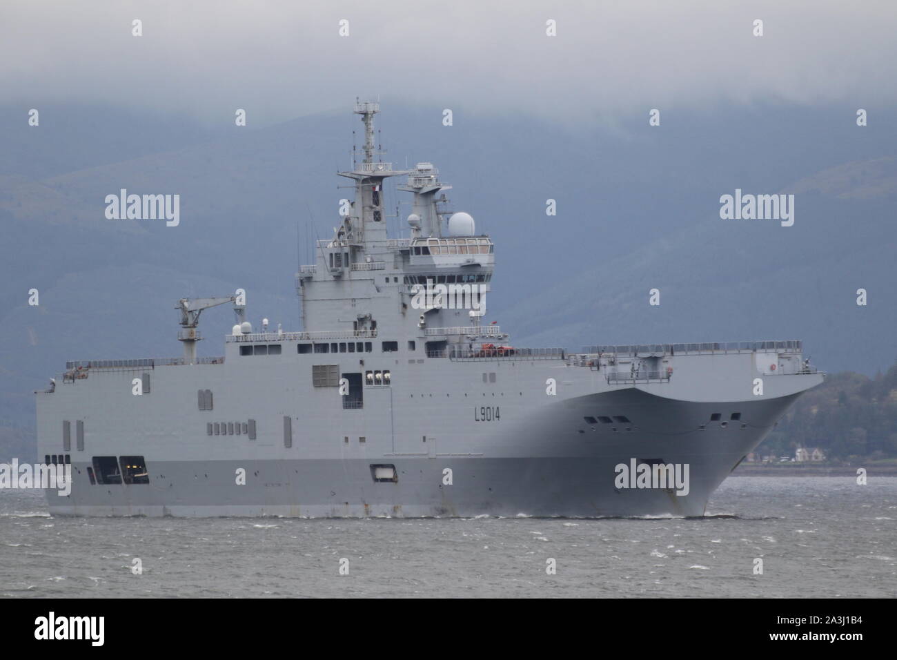 FS Tonnerre (L9014), a Mistral-class amphibious assault ship operated ...