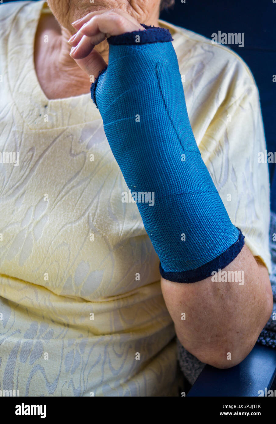 Broken down old woman hi-res stock photography and images - Alamy
