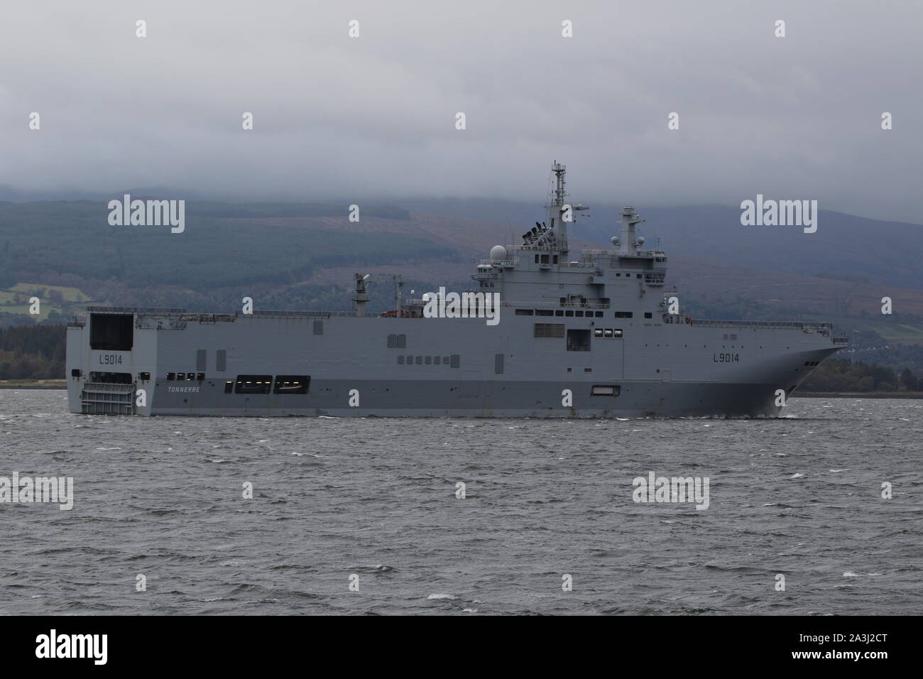 FS Tonnerre (L9014), a Mistral-class amphibious assault ship operated ...