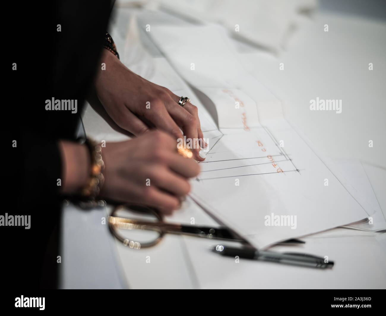 Fashion stylist clothes hi-res stock photography and images - Alamy