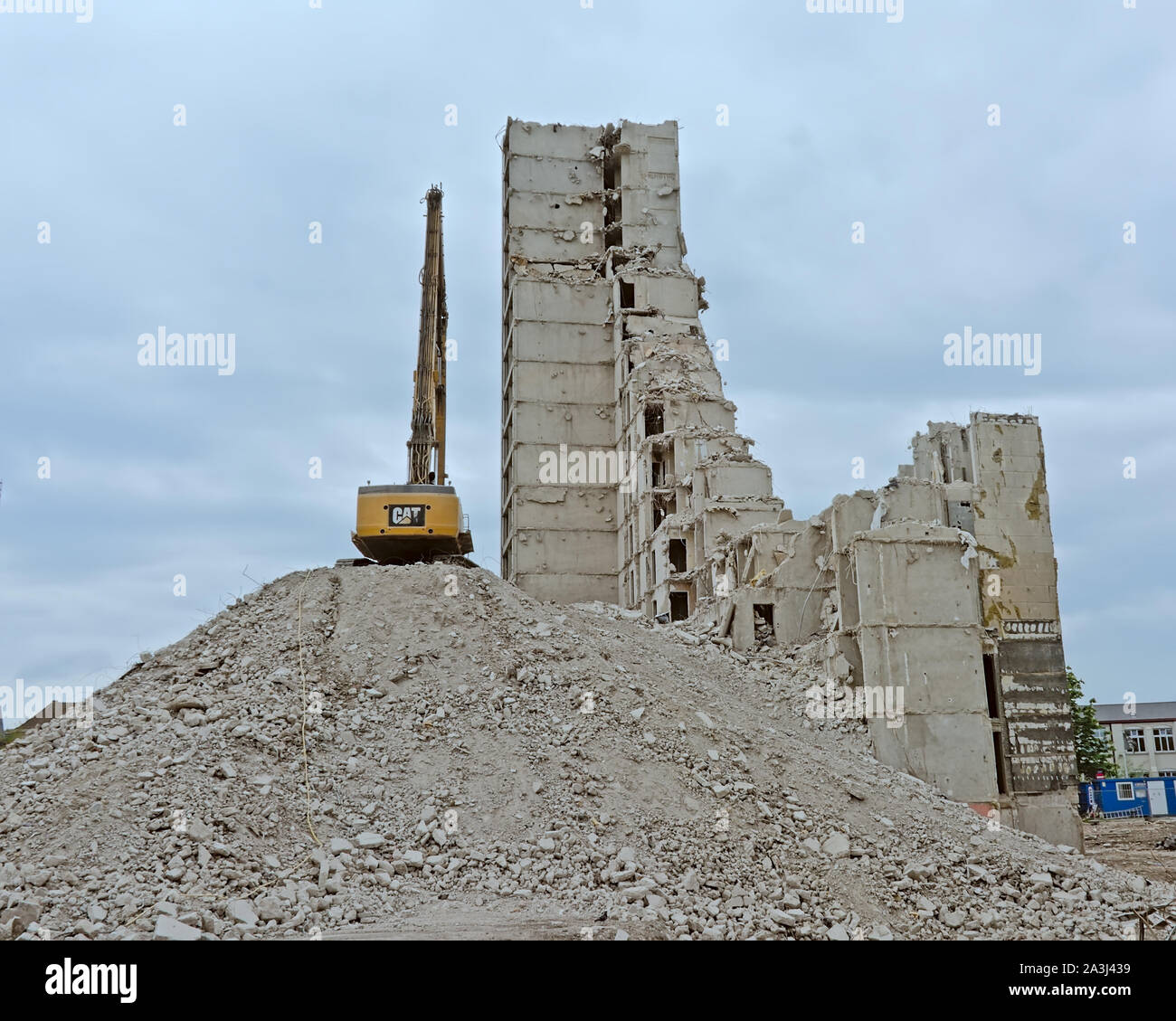 Half demolished building hi-res stock photography and images - Alamy