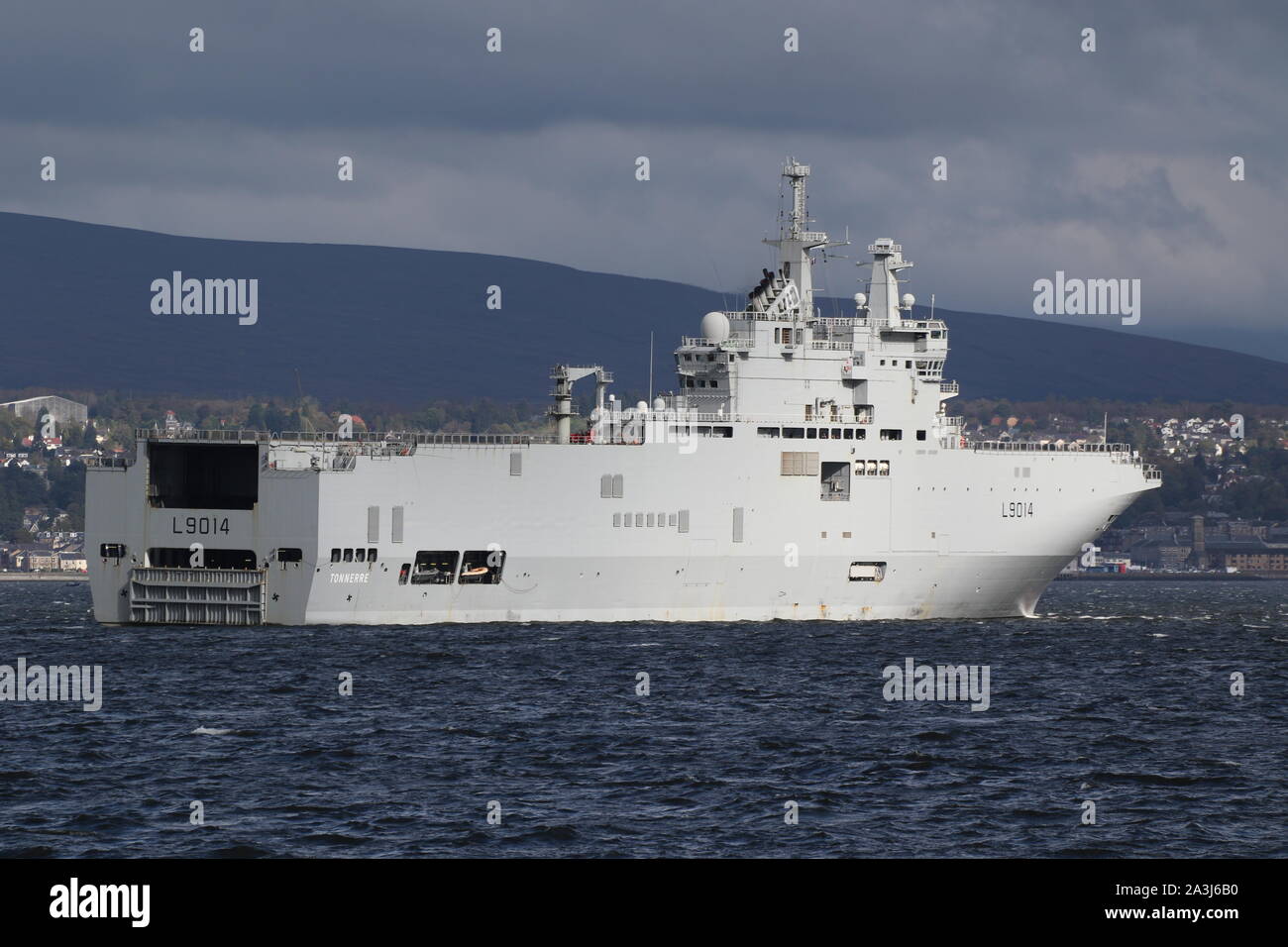 FS Tonnerre (L9014), a Mistral-class amphibious assault ship operated ...