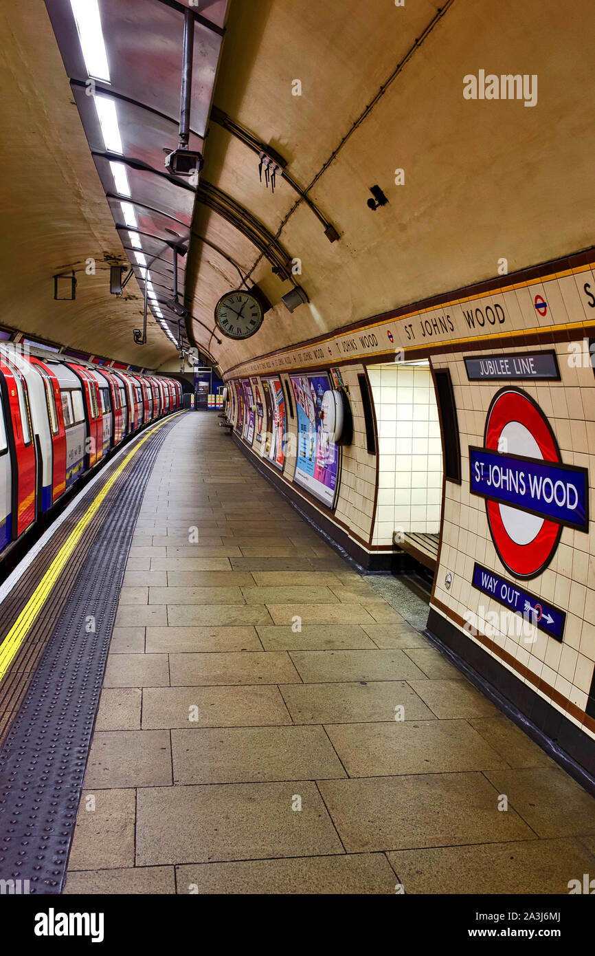 London underground station Stock Photo - Alamy