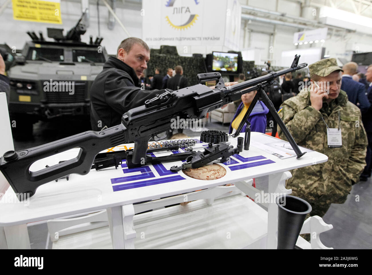 Military weapons display hi-res stock photography and images - Alamy