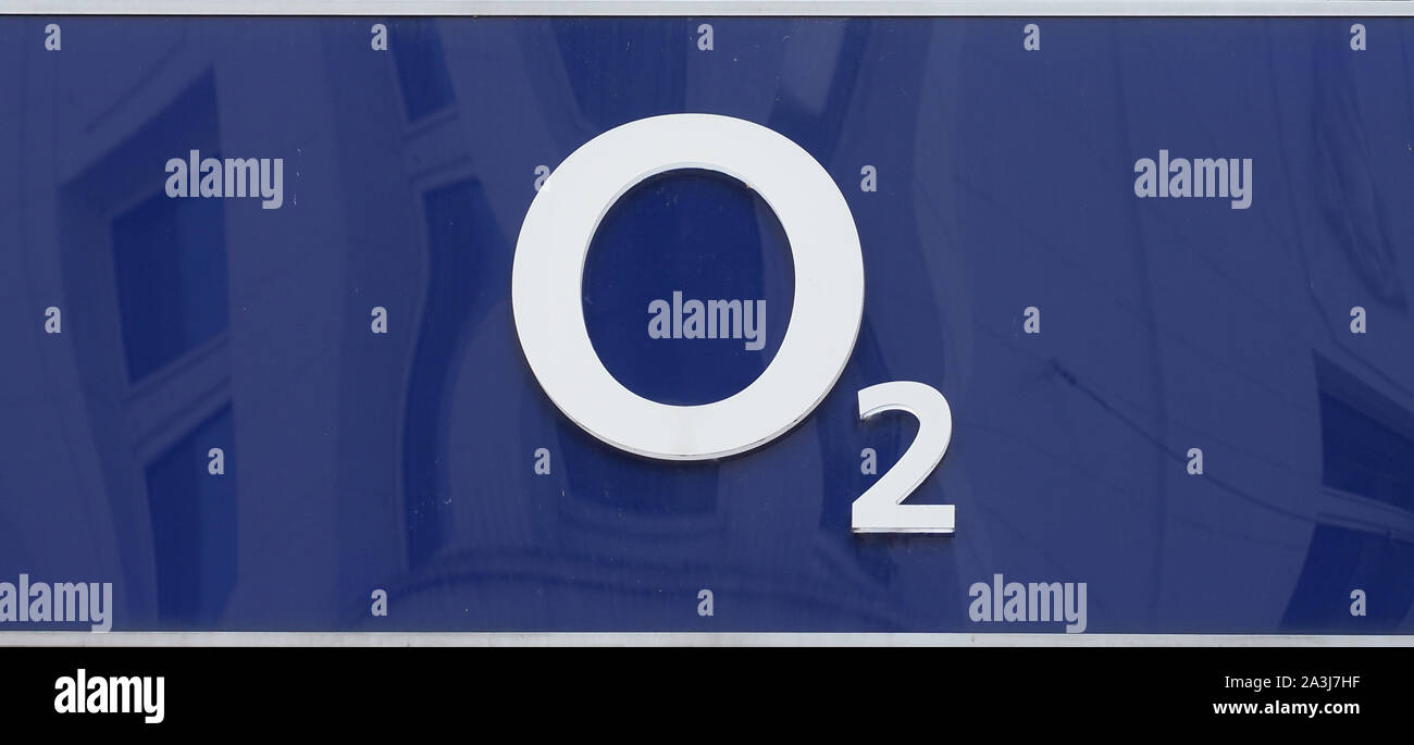 DUESSELDORF, GERMANY - CIRCA AUGUST 2019: O2 sign Stock Photo - Alamy