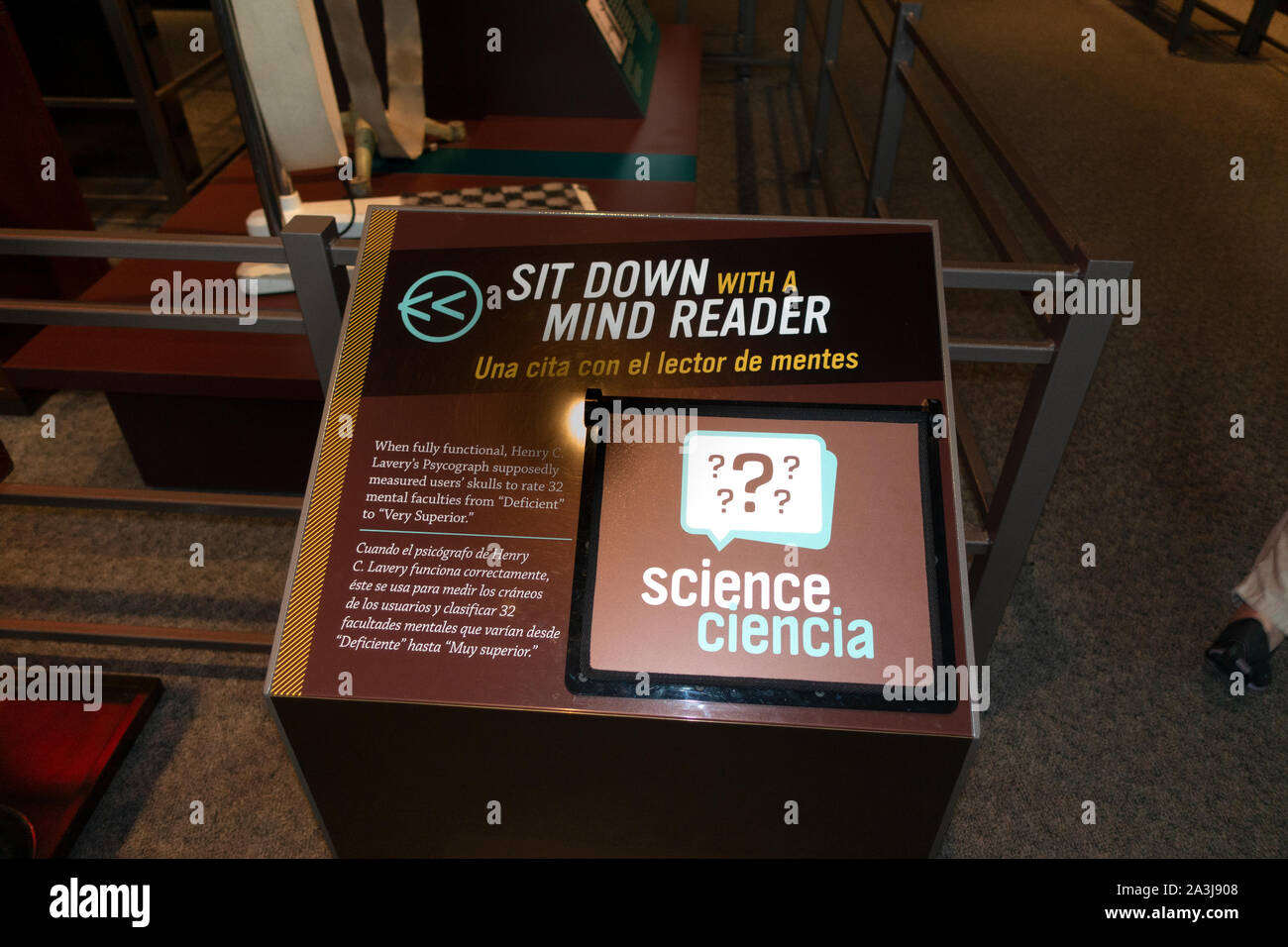 Mind reading machine hi-res stock photography and images - Alamy