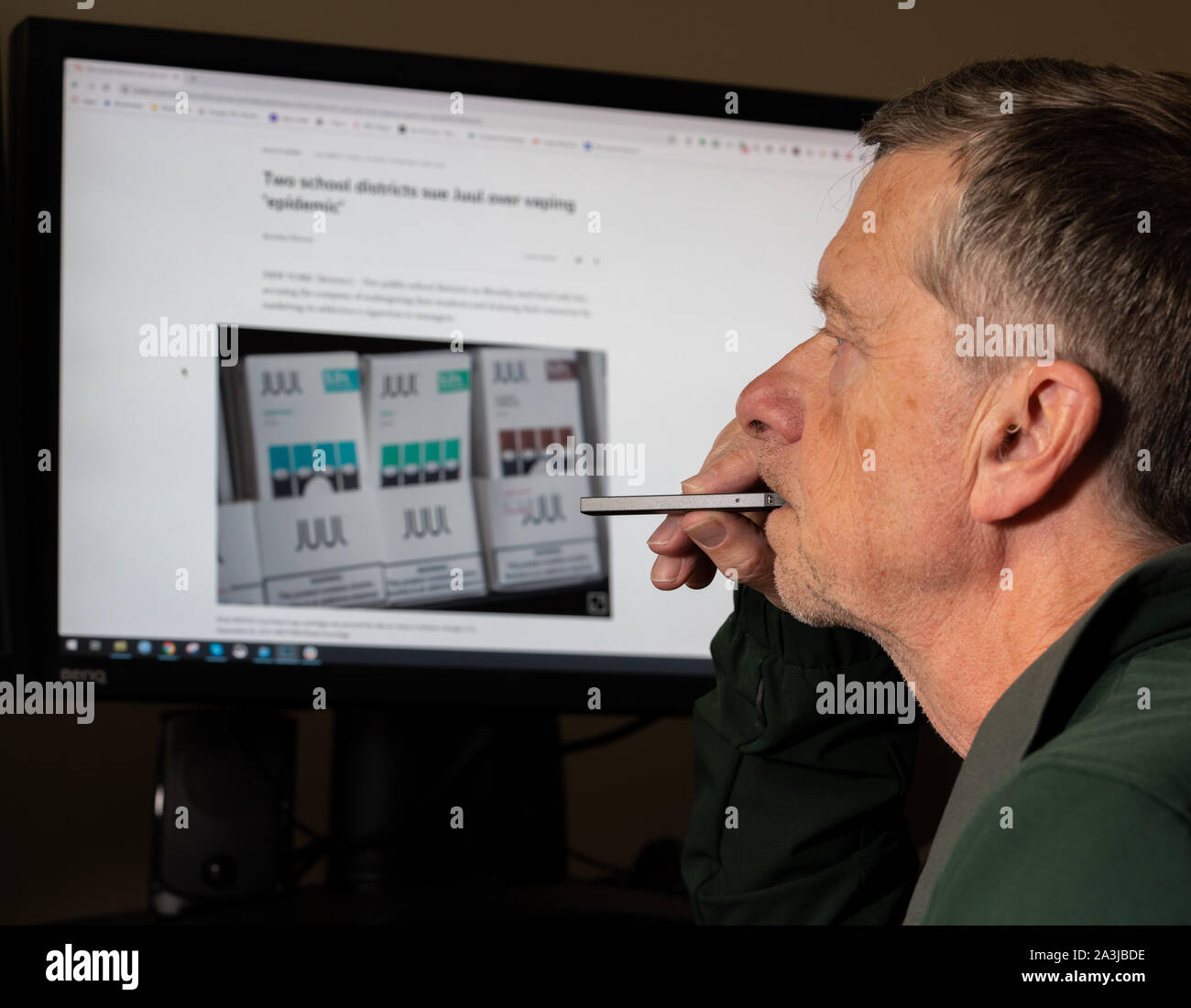 Elderly man vaping hi-res stock photography and images - Alamy