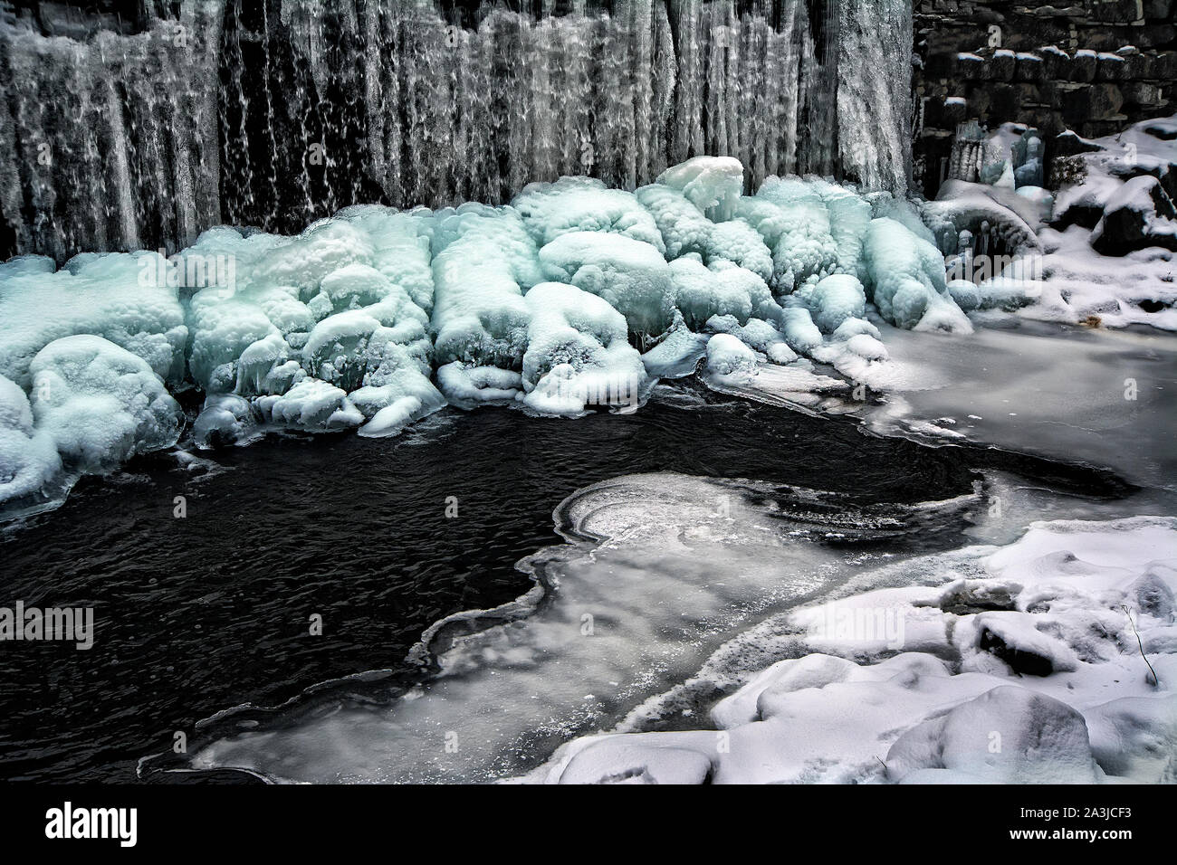 Nearly frozen river hi-res stock photography and images - Alamy