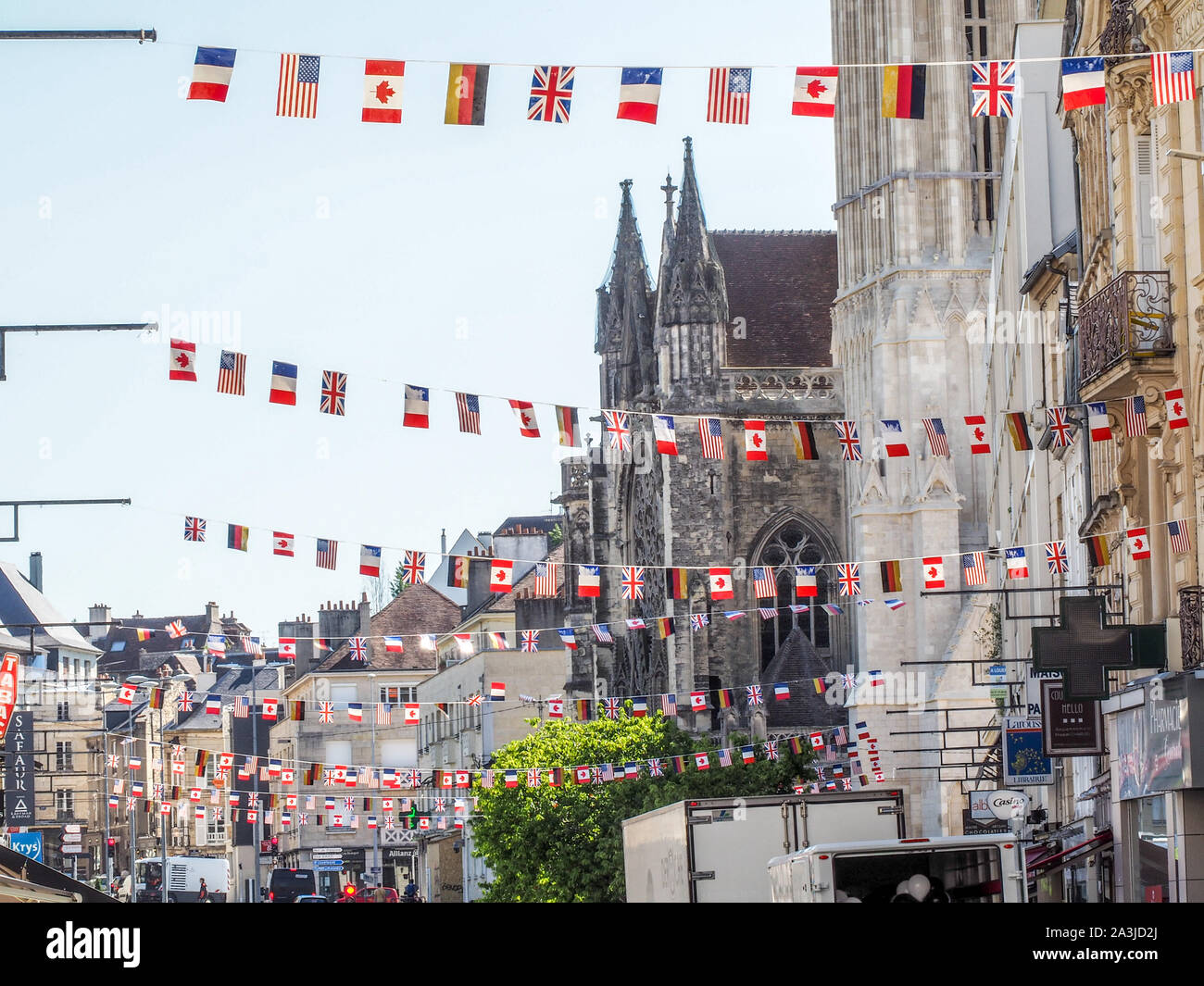 Allied flags memorial d day landing hi-res stock photography and images ...