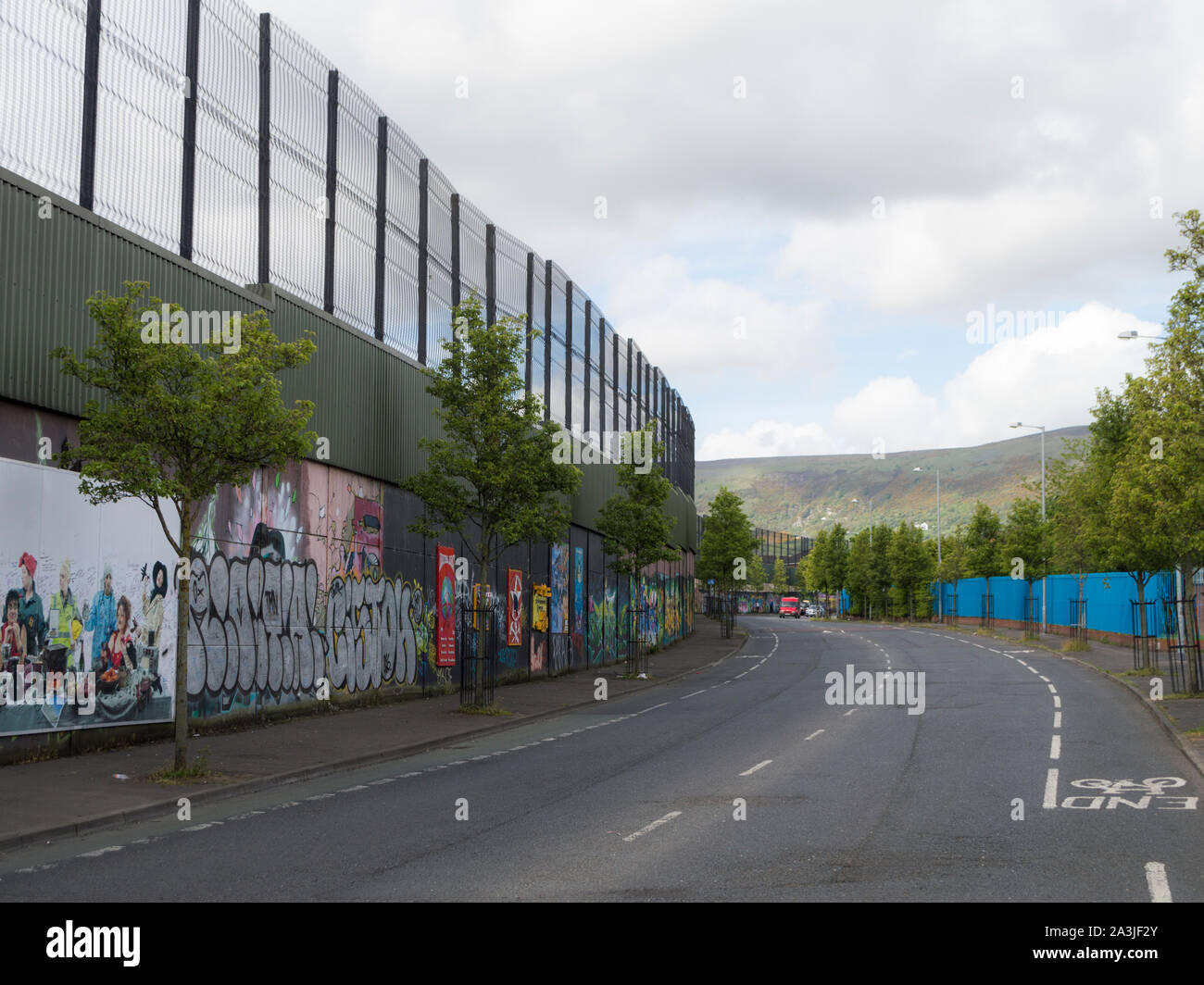 The peace line along Cupar Way in Belfast Stock Photo - Alamy