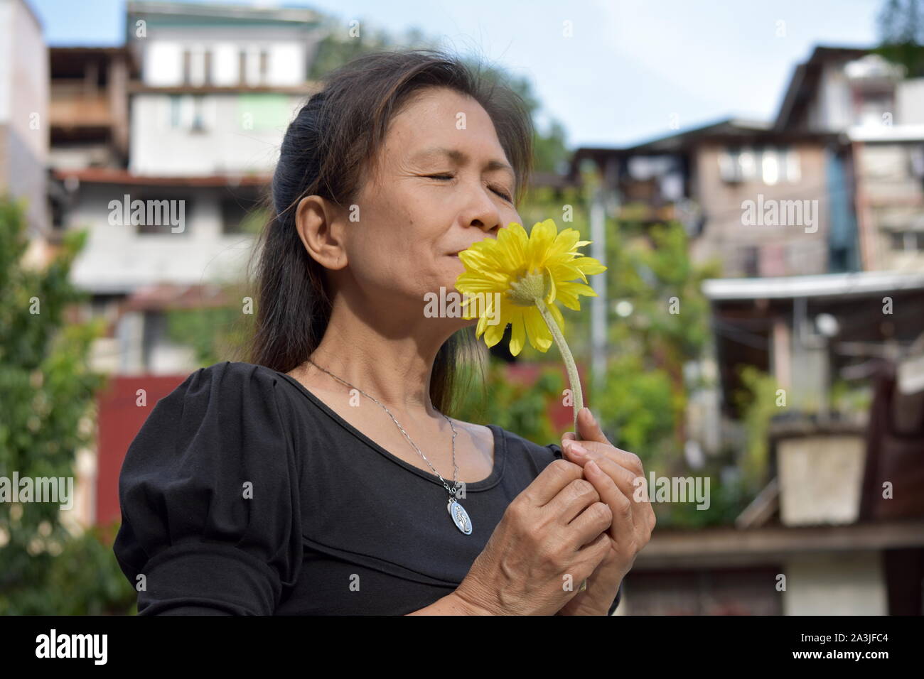 Filipino poverty hi-res stock photography and images - Alamy