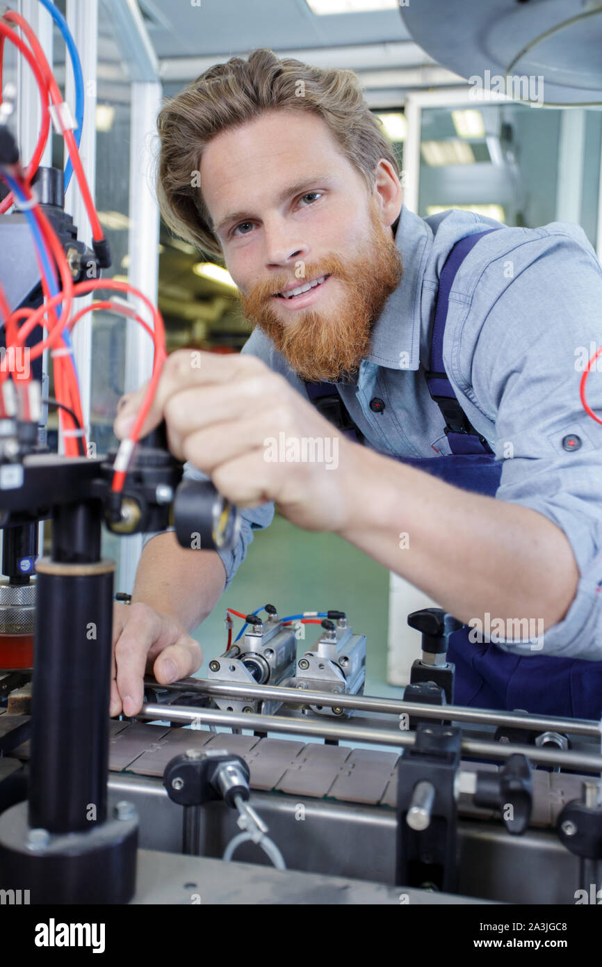 Wire assembly factory hi-res stock photography and images - Alamy