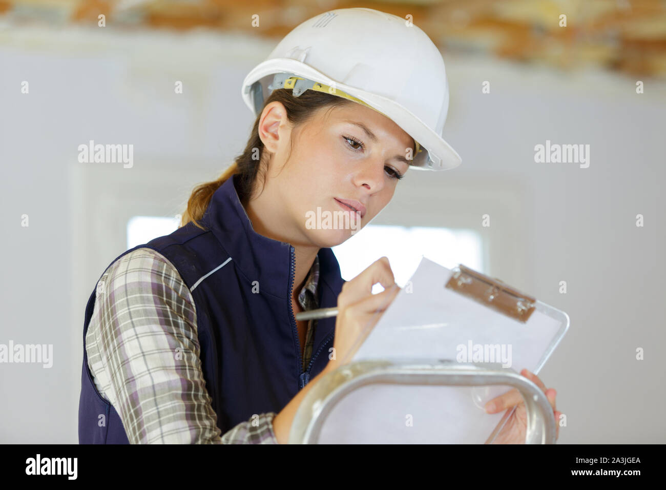 female builder with a clipboard Stock Photo - Alamy