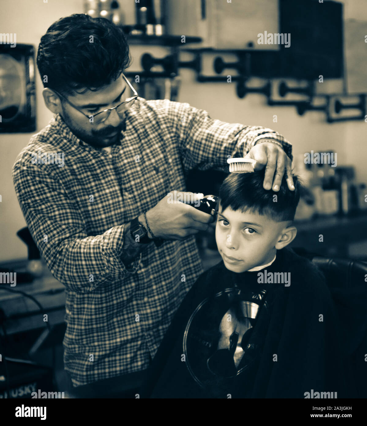 Boy hair cut barber shop hi-res stock photography and images - Alamy