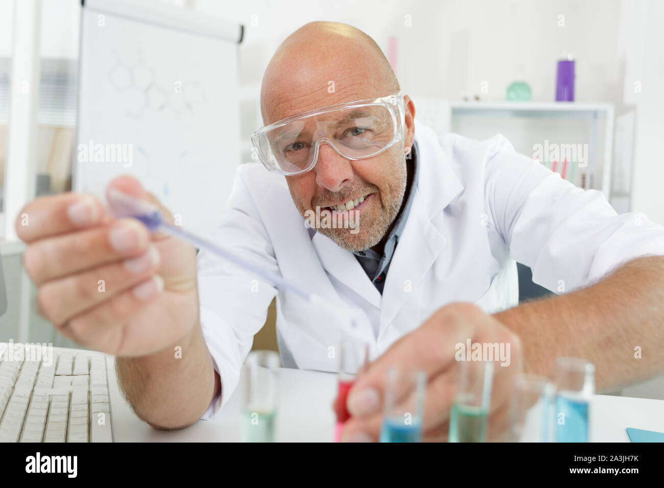 Urinalysis hi-res stock photography and images - Alamy