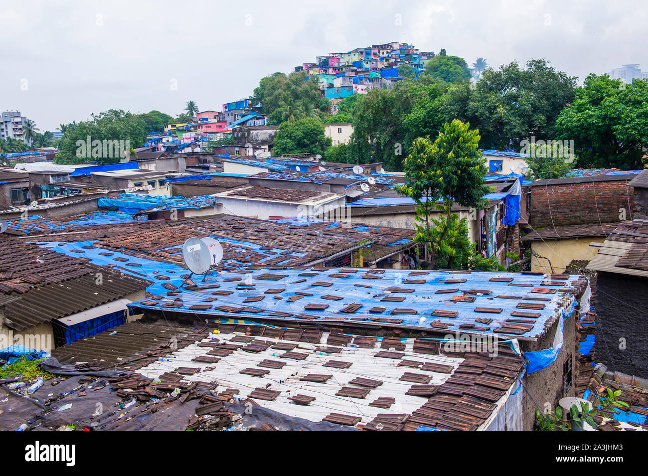 Street view of Asalfa neighbourhood in Ghatkopar, a suburb of Mumbai ...