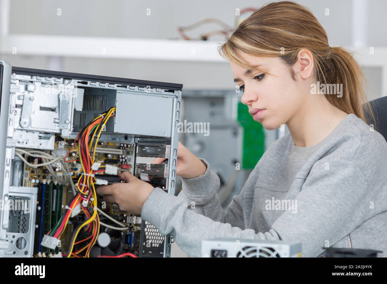 a young female pc technician Stock Photo - Alamy
