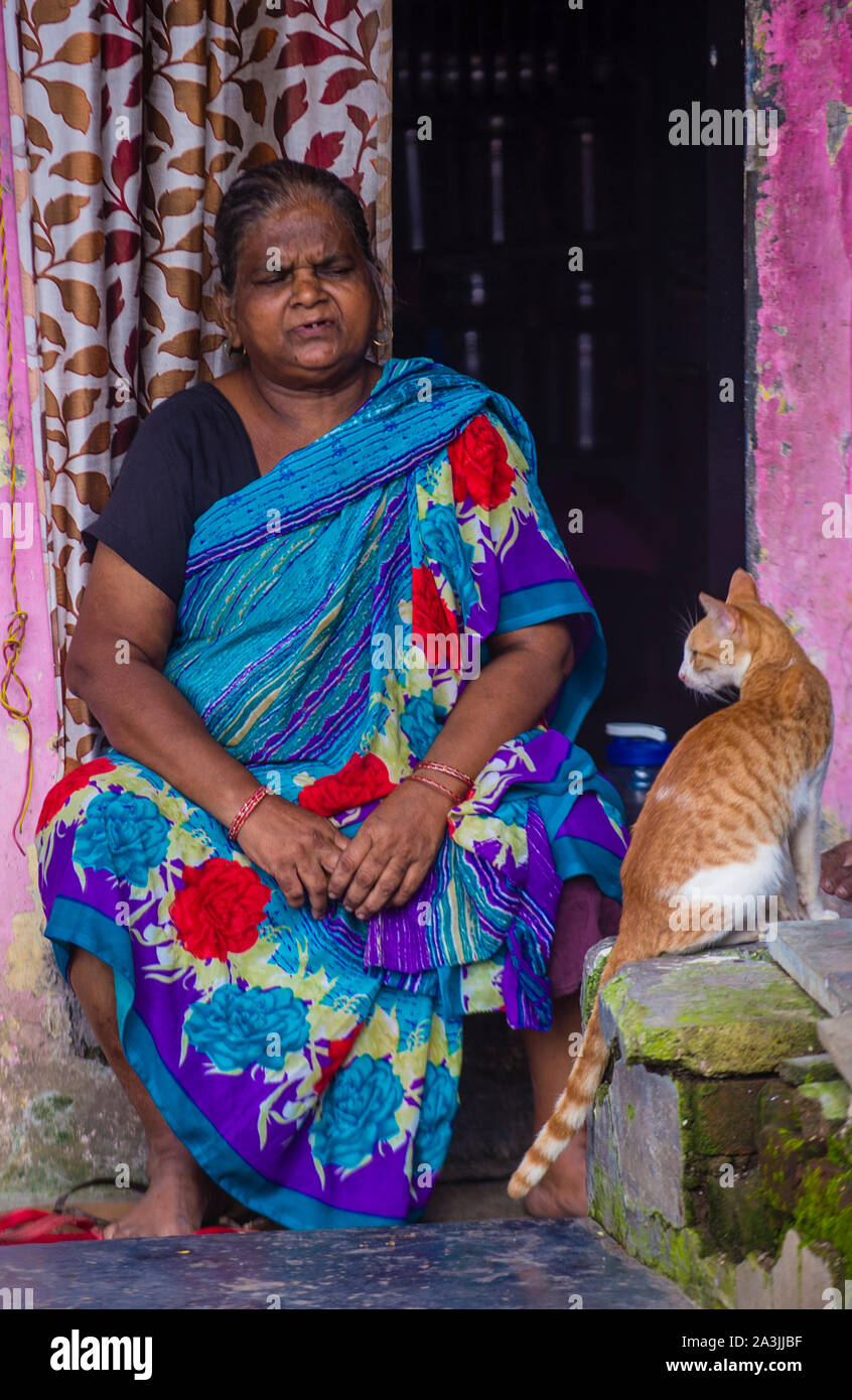 Indian slum hi-res stock photography and images - Alamy