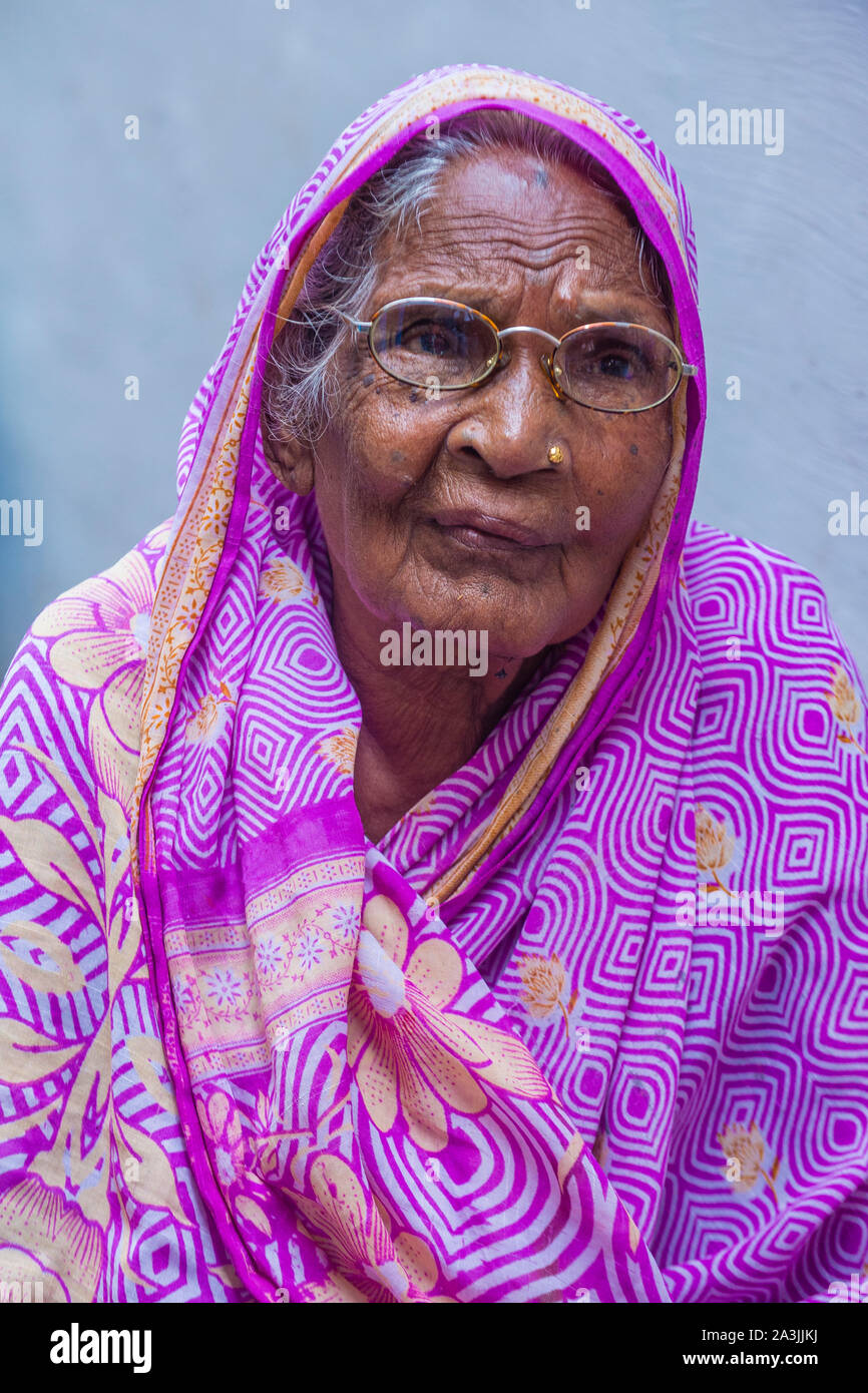 Indian woman in Dharavi Mumbai , India Stock Photo - Alamy
