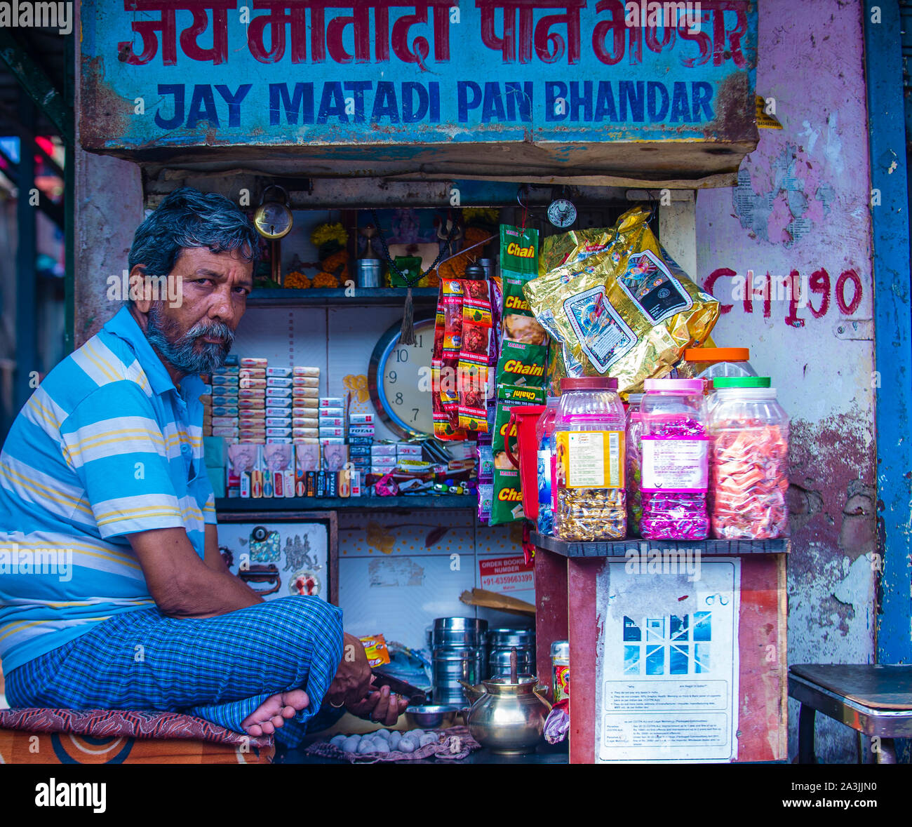 Indian slum man hi-res stock photography and images - Alamy