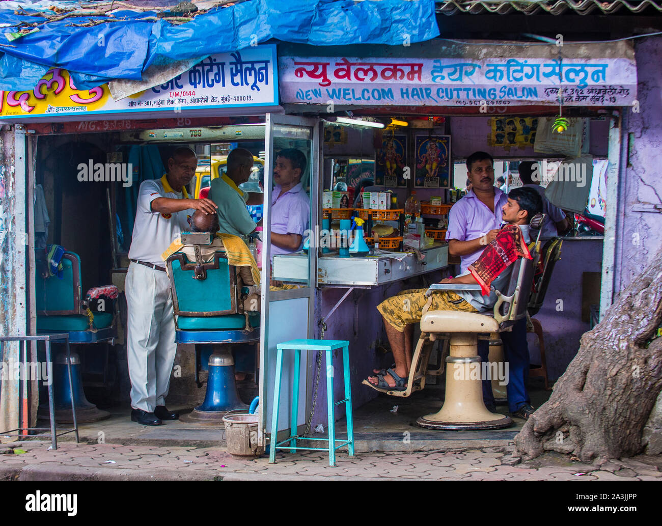 Indian people in Dharavi Mumbai , India Stock Photo - Alamy