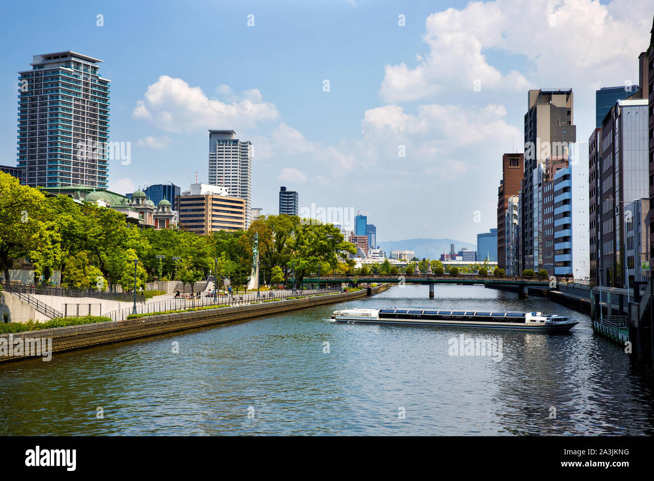 Osaka river tourist hi-res stock photography and images - Alamy