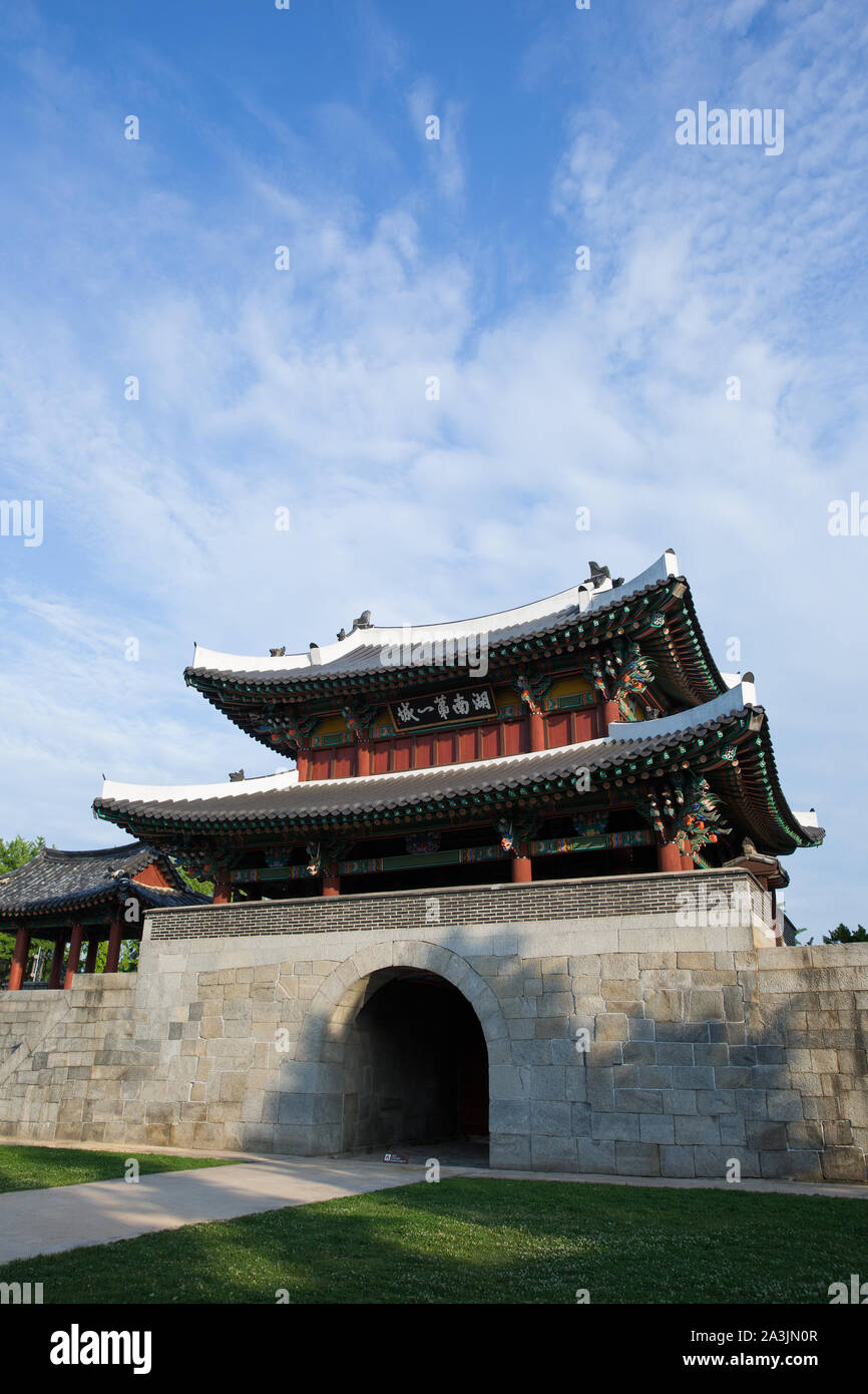 Pungnammun gate hi-res stock photography and images - Alamy