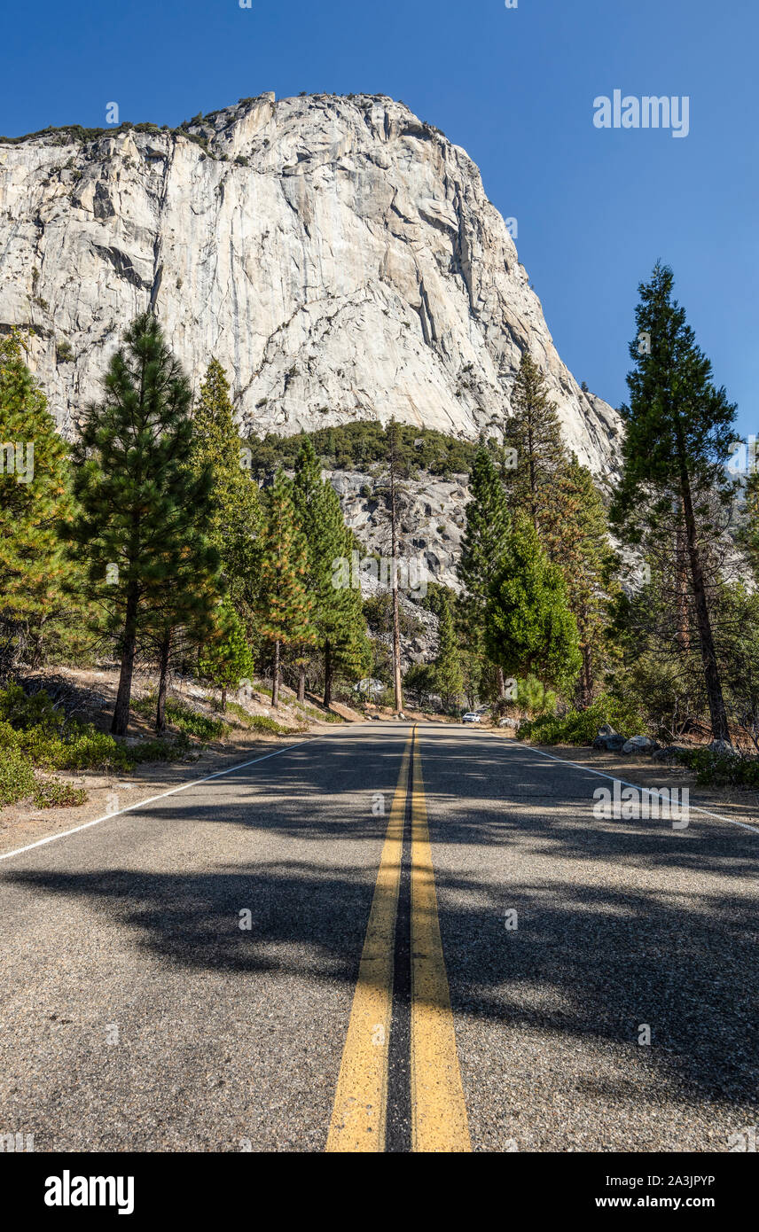A view of Road's End Point on Kings Canyon Scenic Byway, California ...