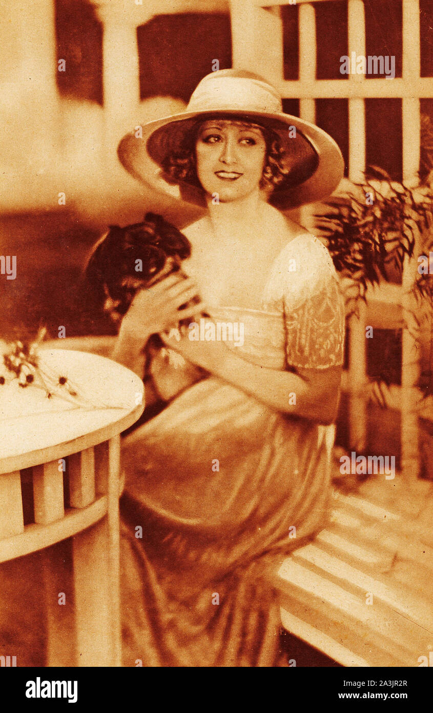 Studio portrait of Hollywood actress, Grace Darmond, famous during the ...