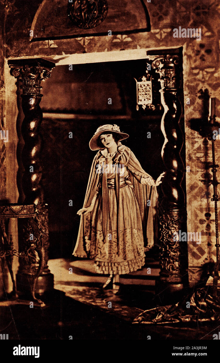 Studio portrait of Hollywood actress, Lillian Gish, famous during the ...