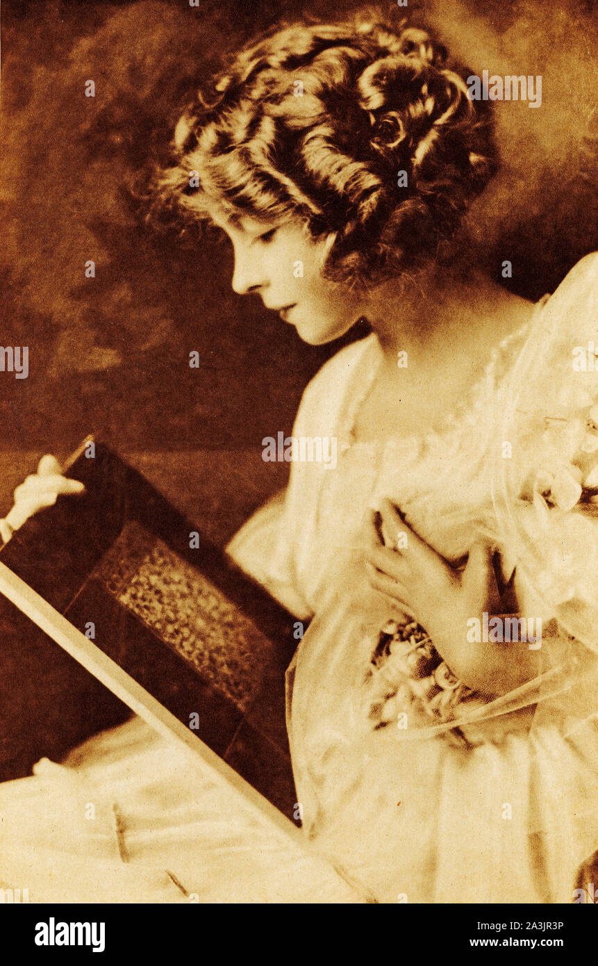 Studio portrait of Hollywood actress, Lillian Gish, famous during the ...