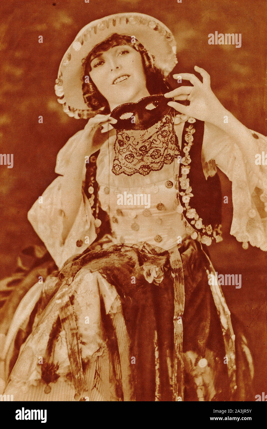 Roland young hi-res stock photography and images - Alamy