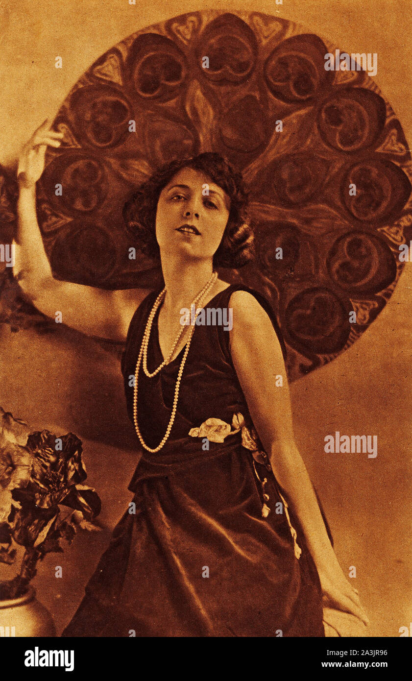 Studio portrait of Hollywood actress, Dorothy Phillips, famous during ...