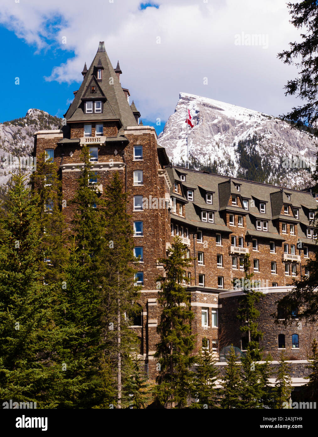 Fairmont banff springs hotel exterior hi-res stock photography and ...