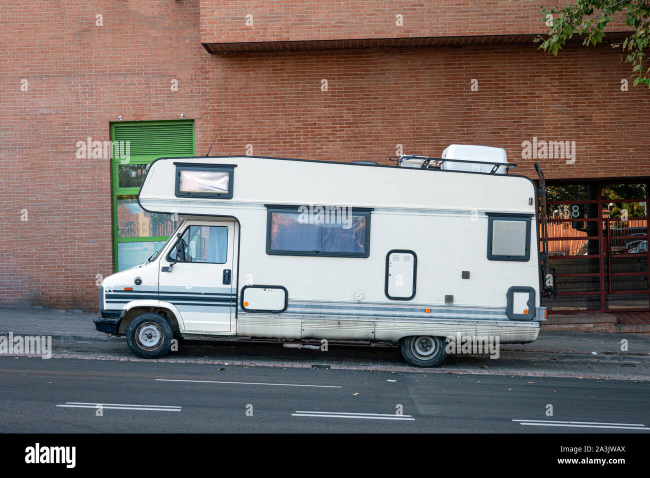 Caravan parked city hi-res stock photography and images - Alamy