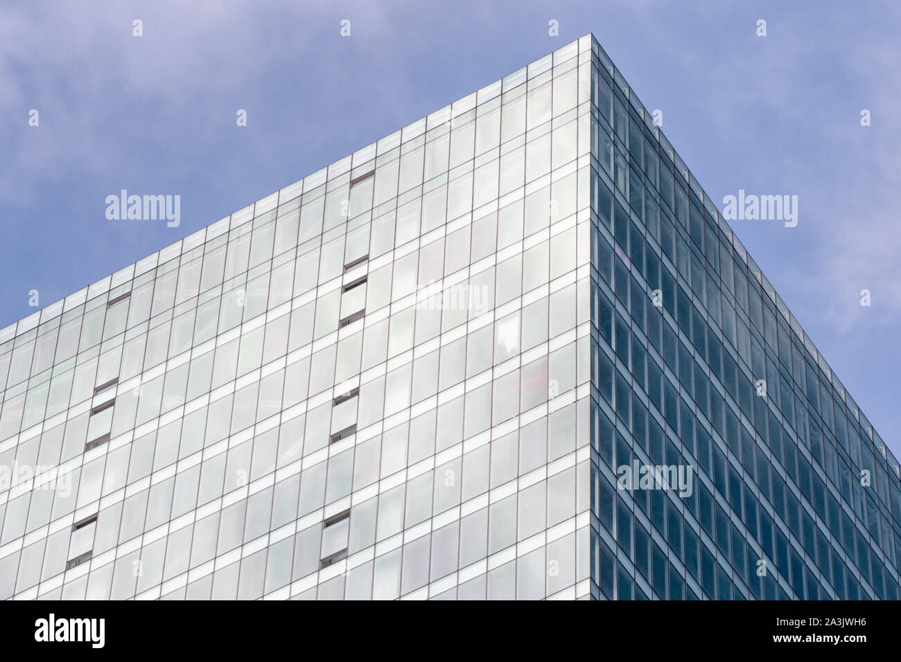 Top of a skyscraper hi-res stock photography and images - Alamy