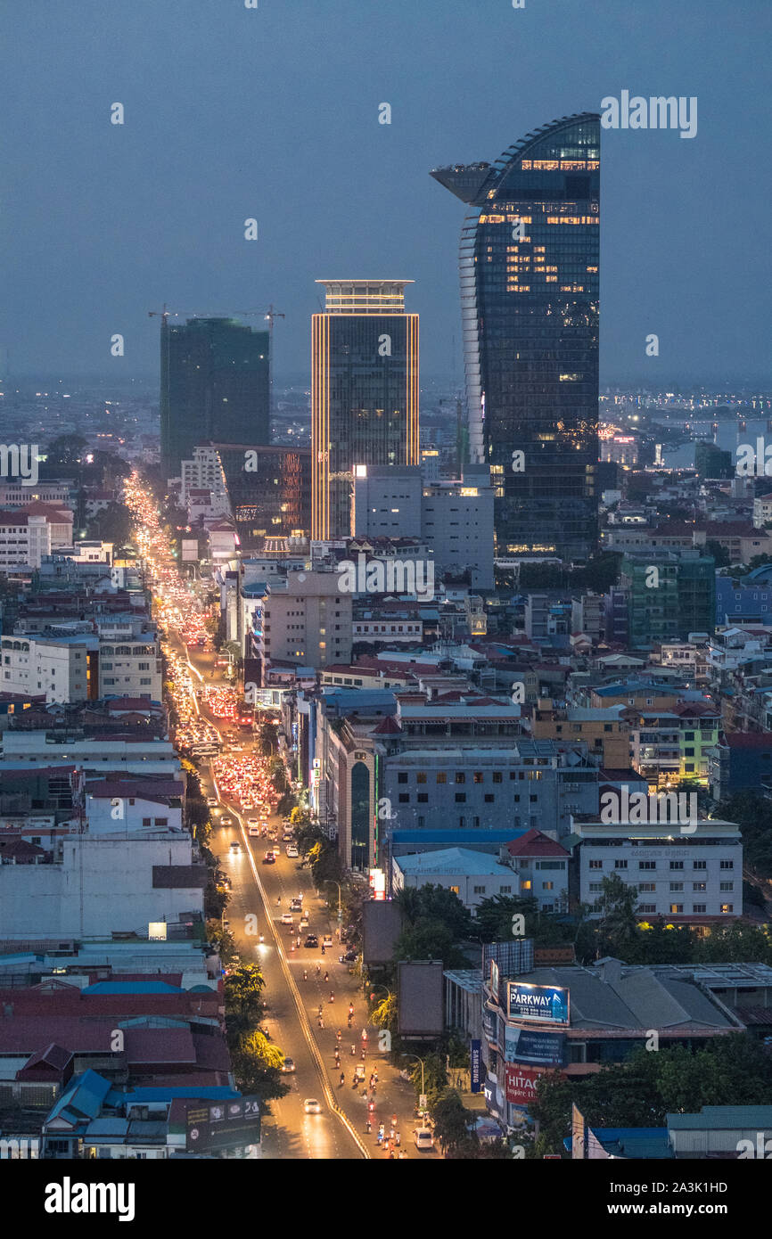 Independence monument night phnom penh hi-res stock photography and ...