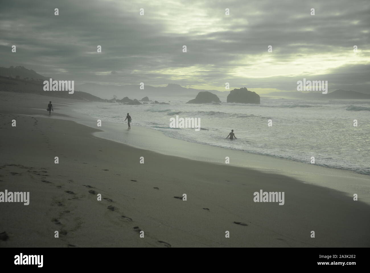 Beach Life along the Basque coast, pasakdek Stock Photo - Alamy