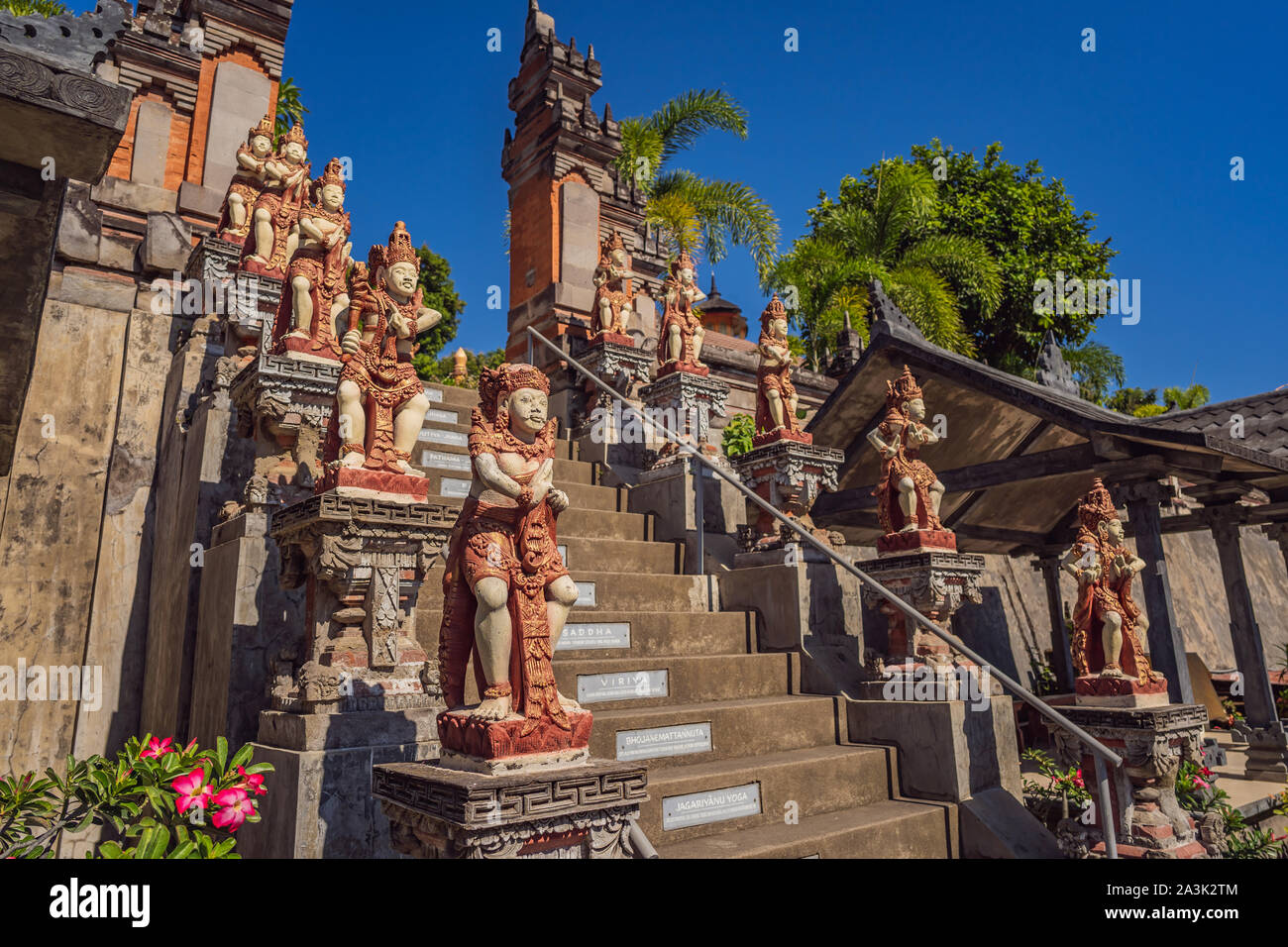 Banjar buddhist temple hi-res stock photography and images - Alamy
