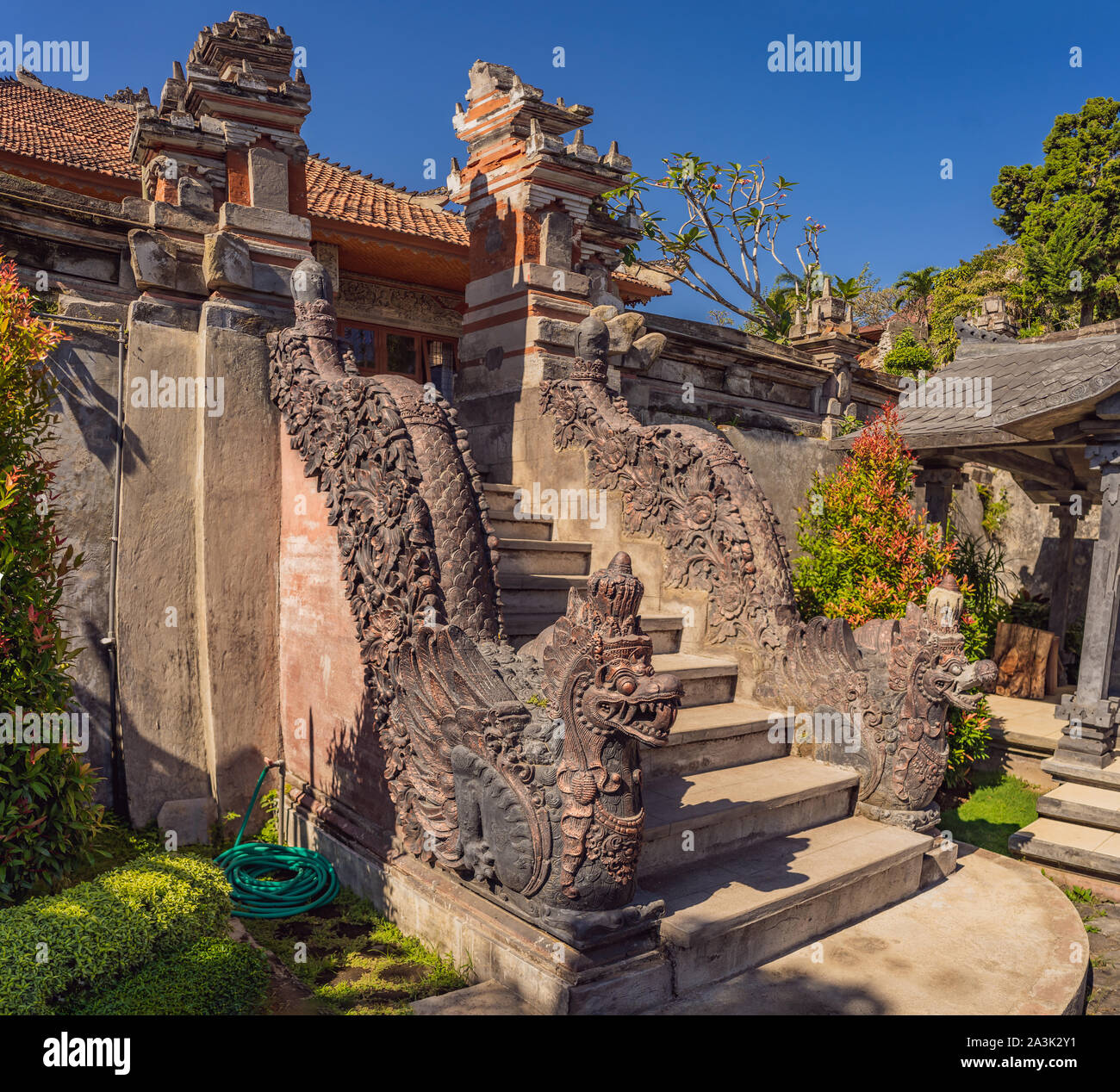Banjar buddhist temple hi-res stock photography and images - Alamy