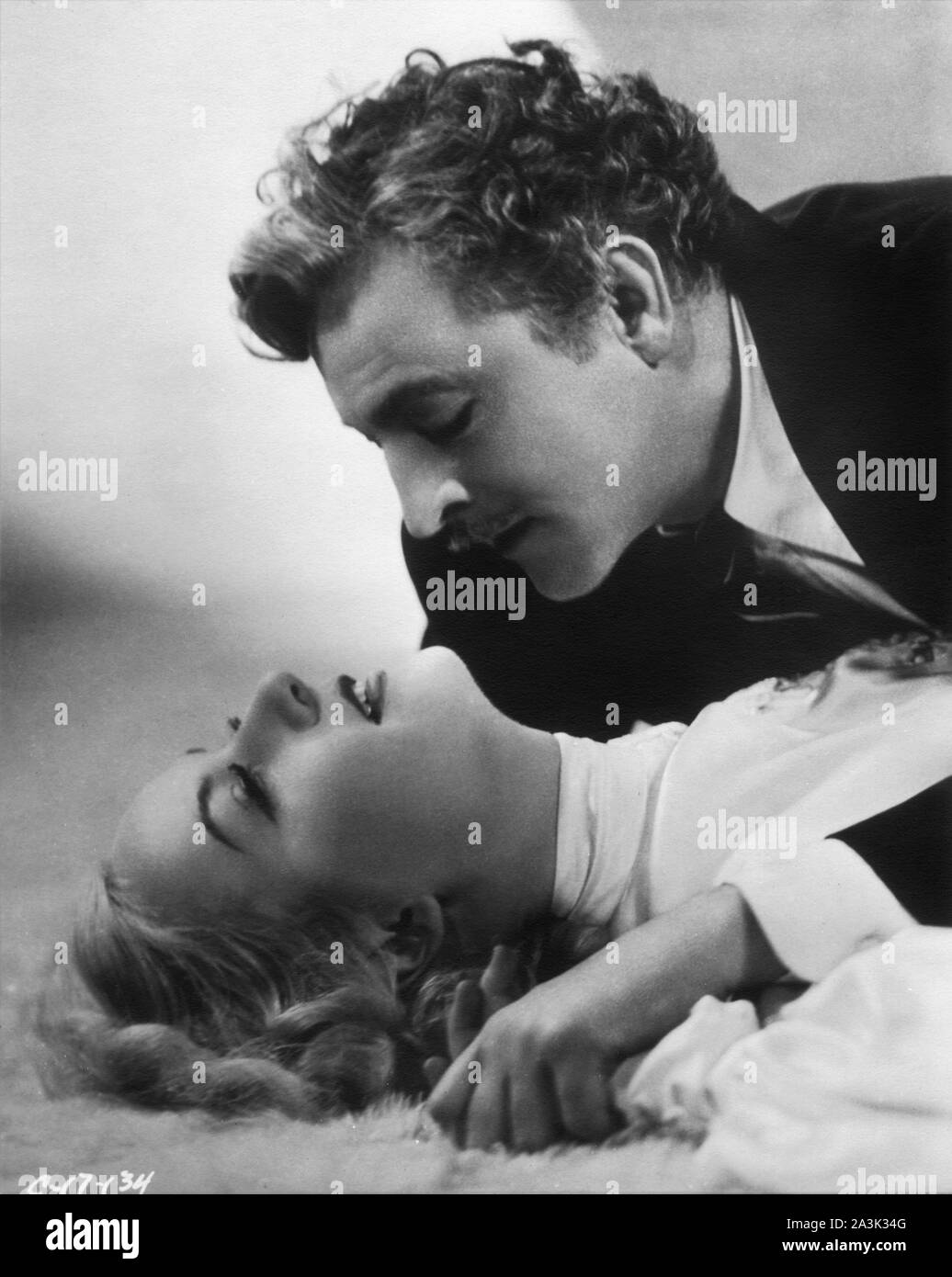 JOHN BARRYMORE as Oscar Jaffe and CAROLE LOMBARD as Lily Garland in ...