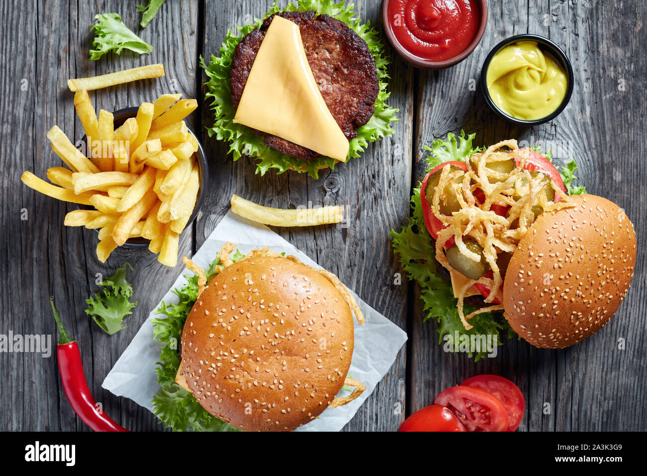Flat cheeseburger hi-res stock photography and images - Alamy