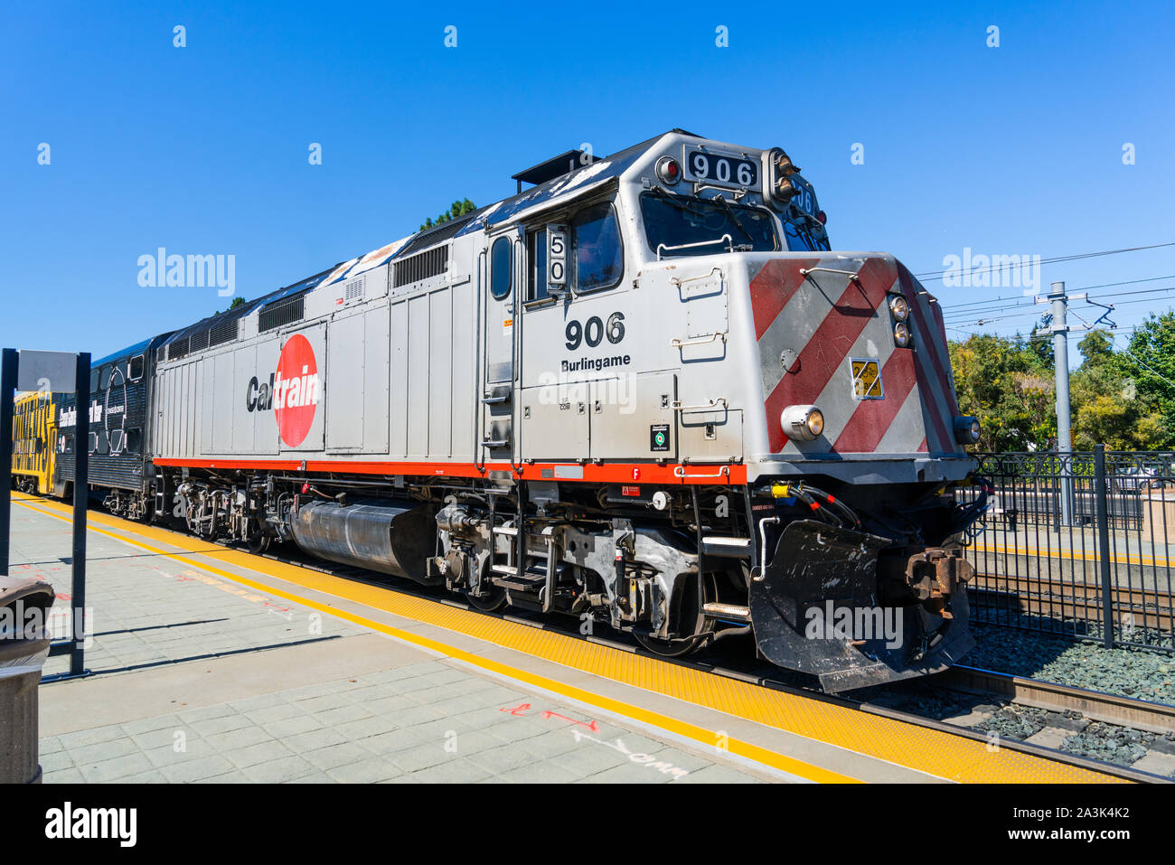 Caltrain commuter train engine locomotive hi-res stock photography and ...