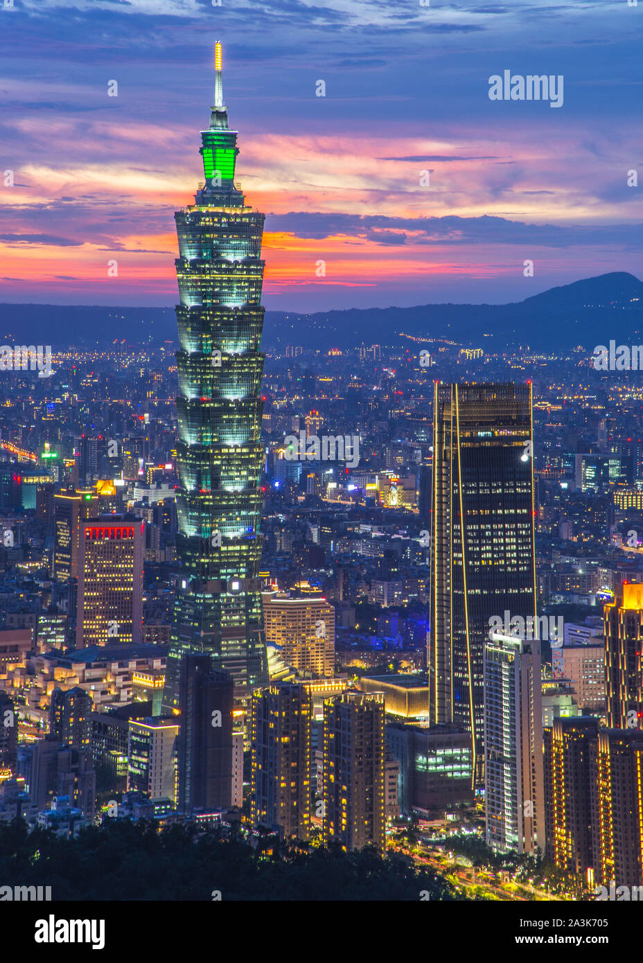 High angle view of Taipei 101 building at the sunset Stock Photo - Alamy