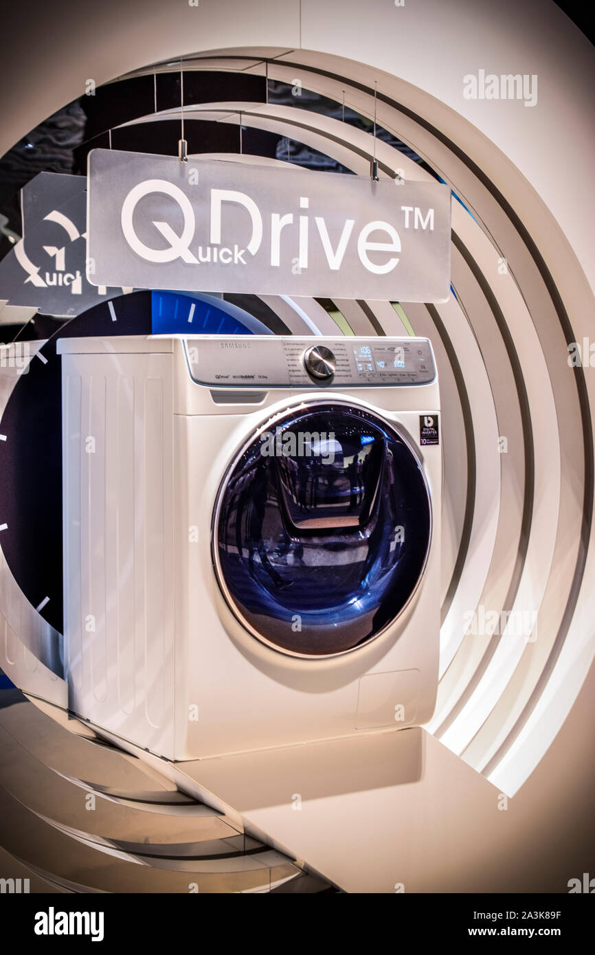 Q drive washing machine hi-res stock photography and images - Alamy
