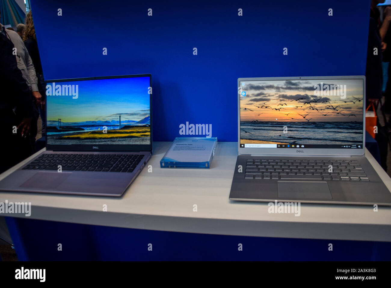 Computer booth hi-res stock photography and images - Alamy