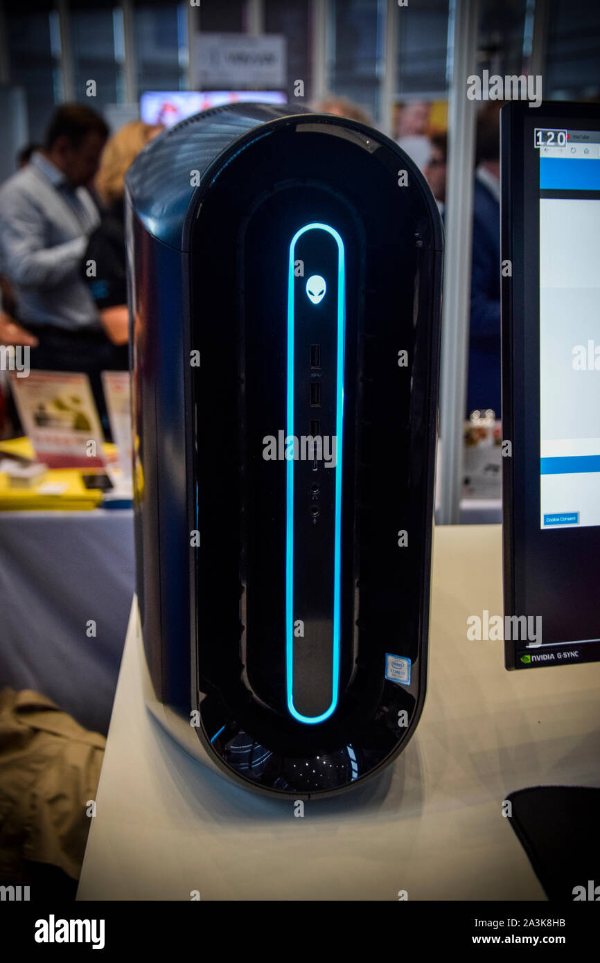 Alienware computer hi-res stock photography and images - Alamy